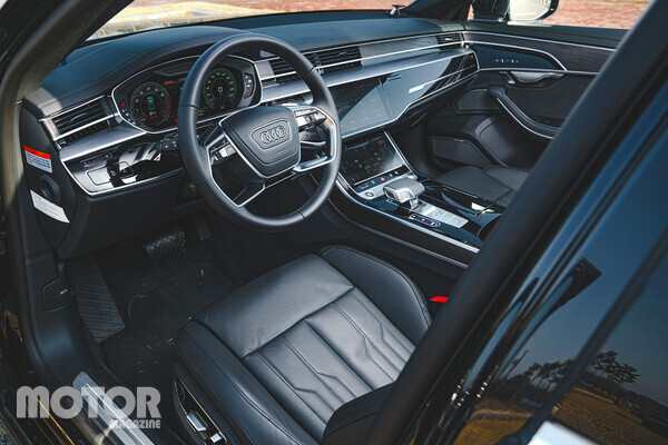 [시승기] 베스트 플래그십 세단은 누구? 제네시스 G90 VS 아우디 A8 L