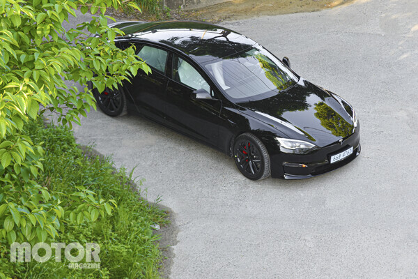 [시승기] 10년 만의 귀환, 1020마력 슈퍼카로 돌아온 테슬라 모델 S 플레드