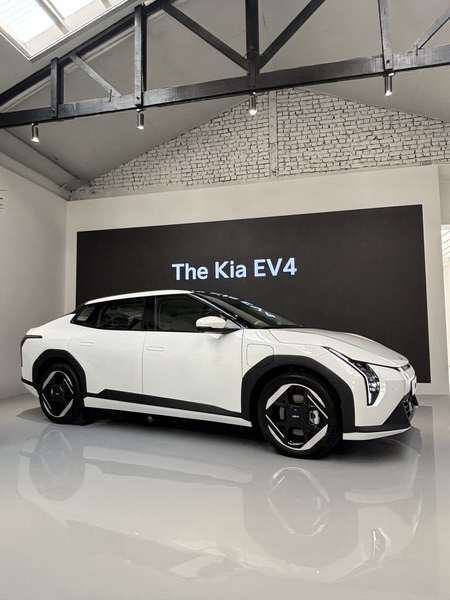 기아 EV4, 전기 세단의 기준을 재정립하다